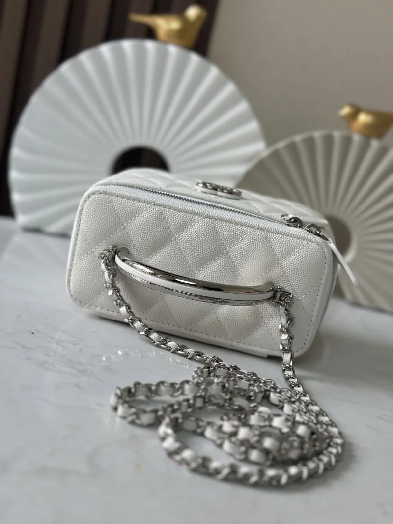 Top mirror Chanel Cosmetic Bags