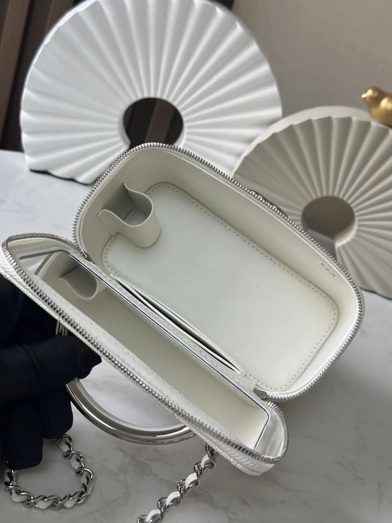 Top mirror Chanel Cosmetic Bags