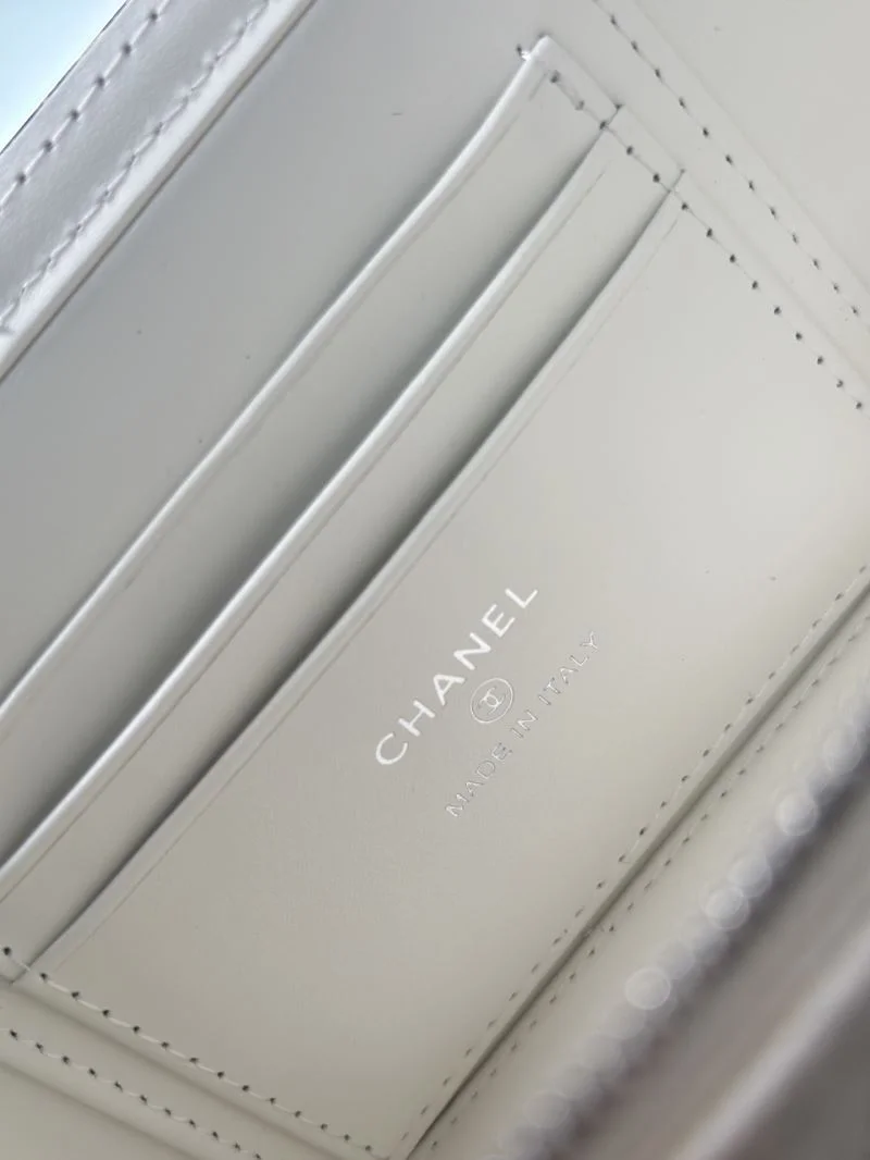 Top mirror Chanel Cosmetic Bags