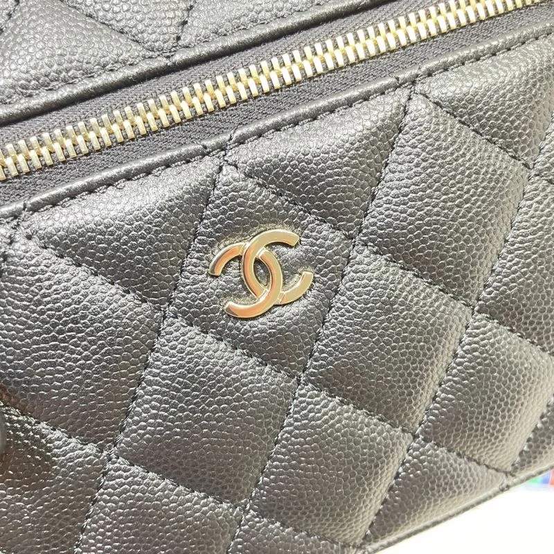 Top mirror Chanel Cosmetic Bags