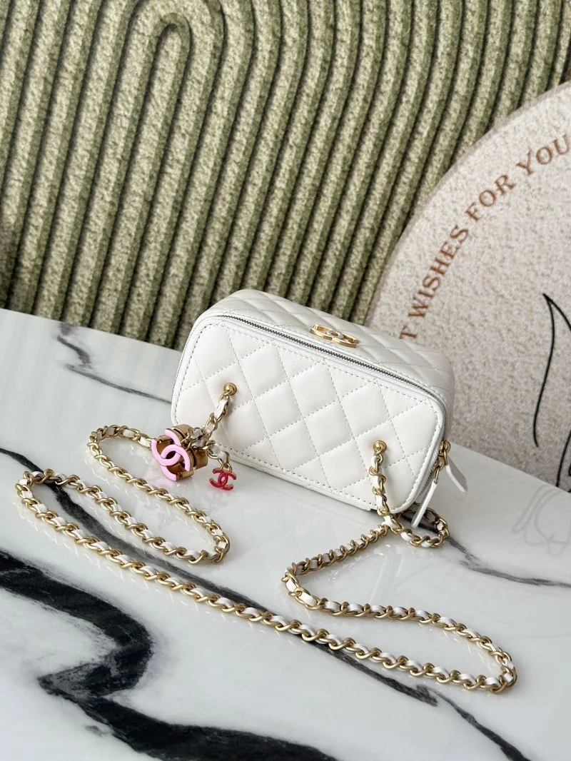 Top match Chanel Cosmetic Bags
