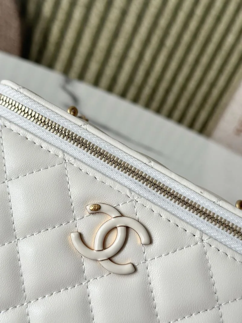 Top match Chanel Cosmetic Bags