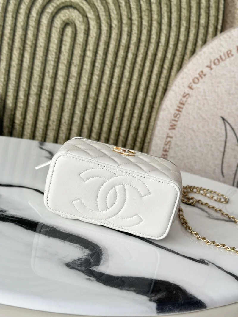 Top match Chanel Cosmetic Bags