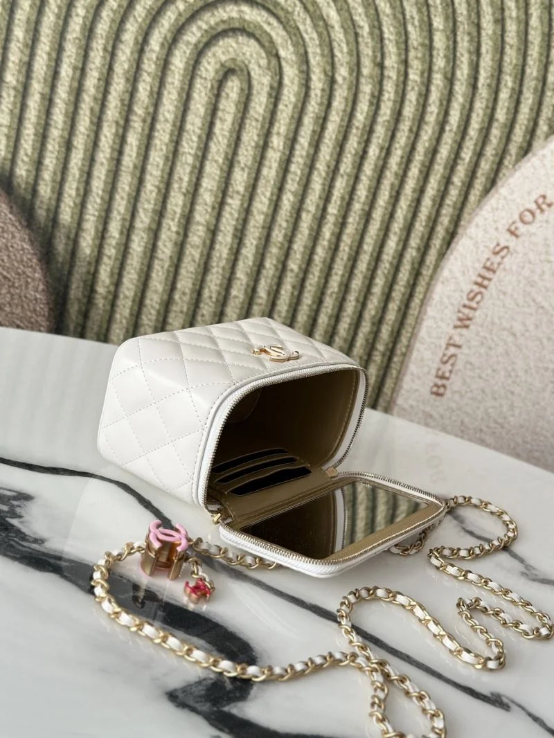 Top match Chanel Cosmetic Bags