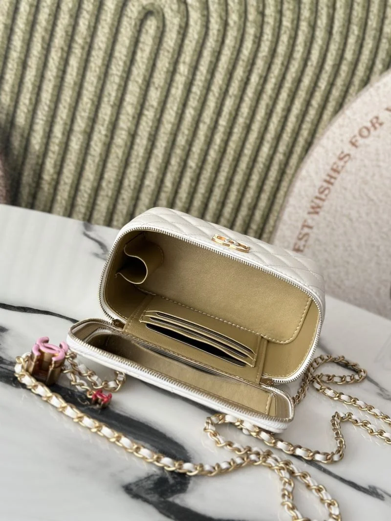 Top match Chanel Cosmetic Bags