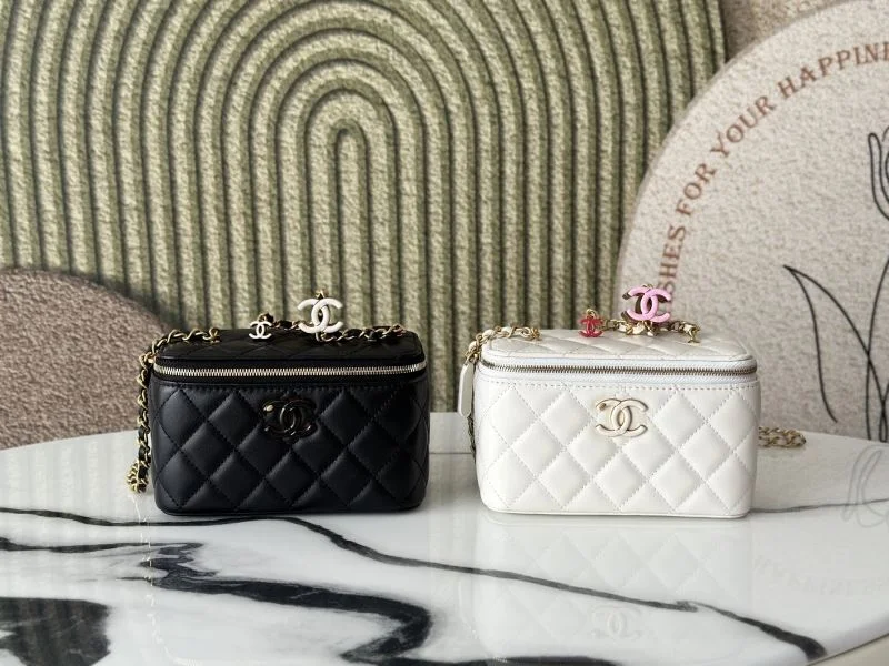 Top match Chanel Cosmetic Bags