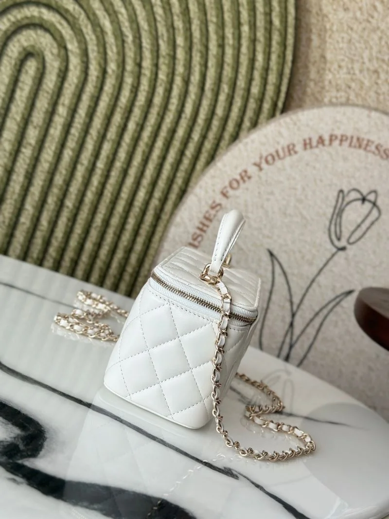 Cut-rate Chanel Cosmetic Bags