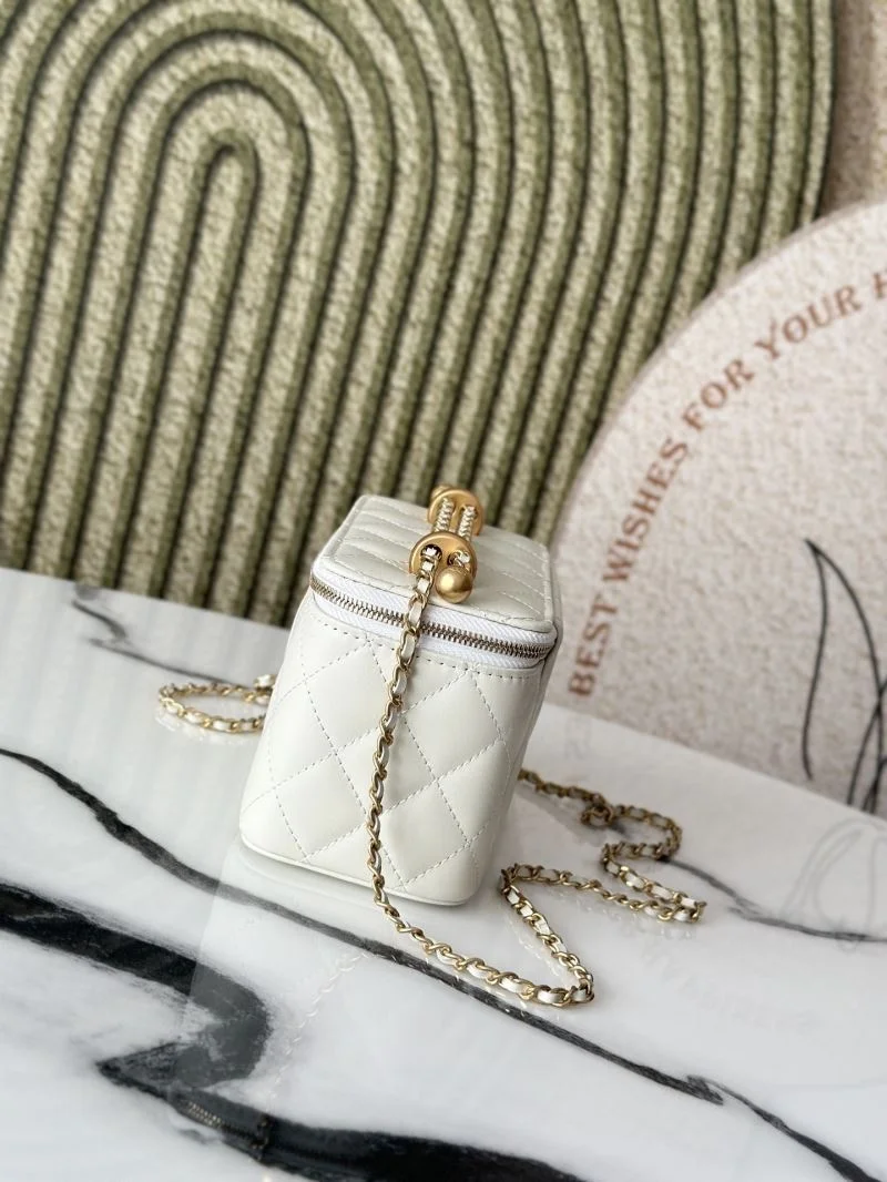 Top match Chanel Cosmetic Bags