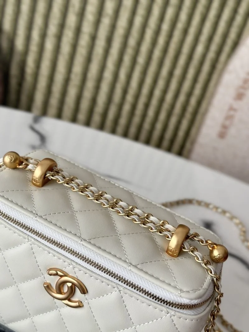 Top match Chanel Cosmetic Bags