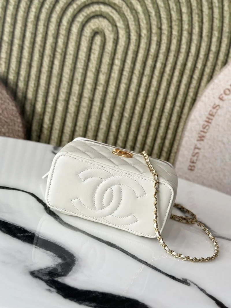 Top match Chanel Cosmetic Bags