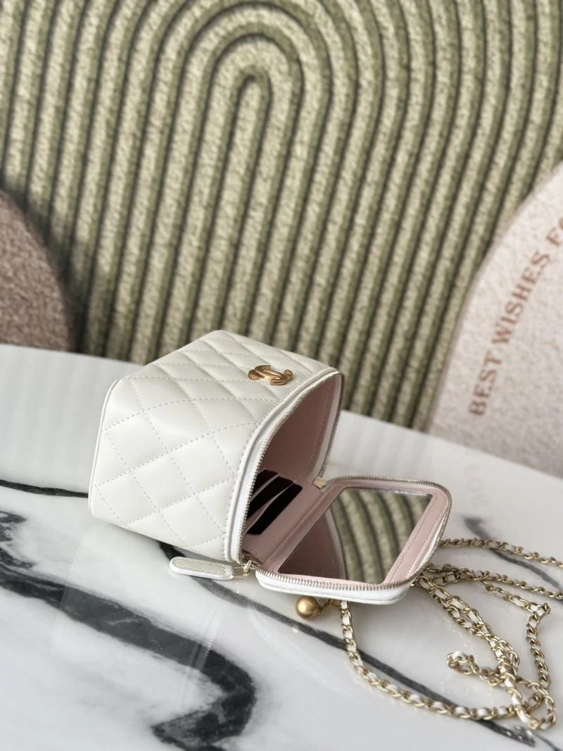 Top match Chanel Cosmetic Bags