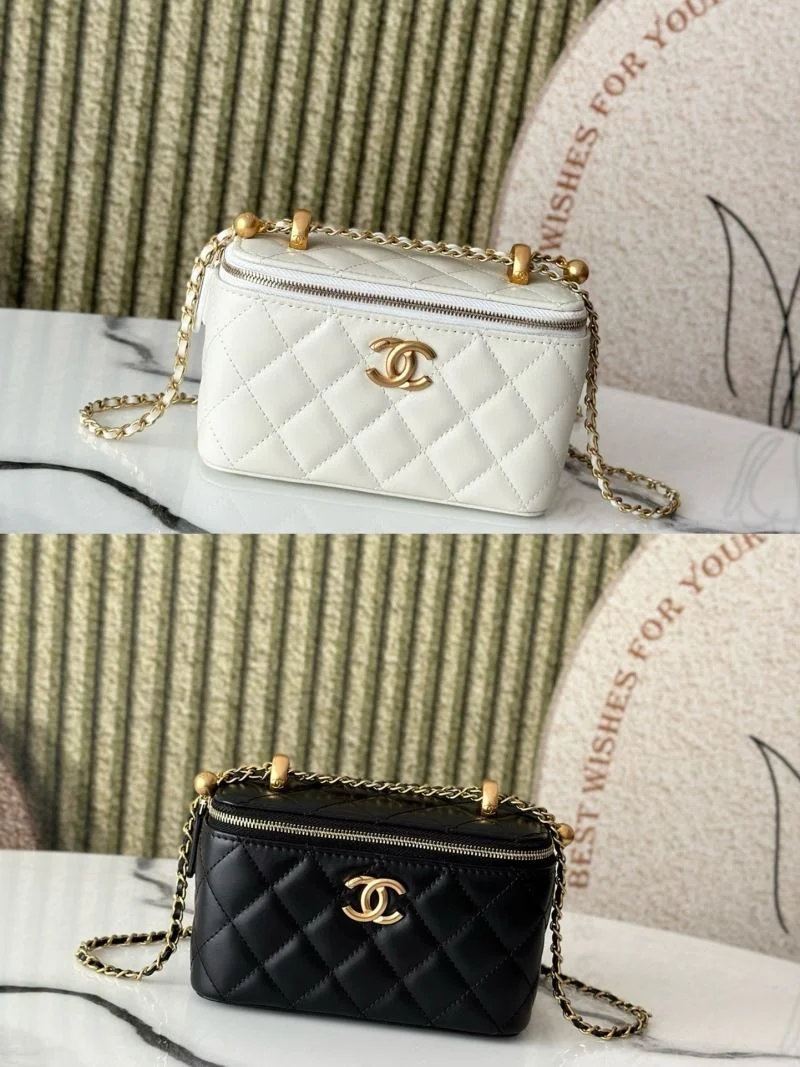 Top match Chanel Cosmetic Bags