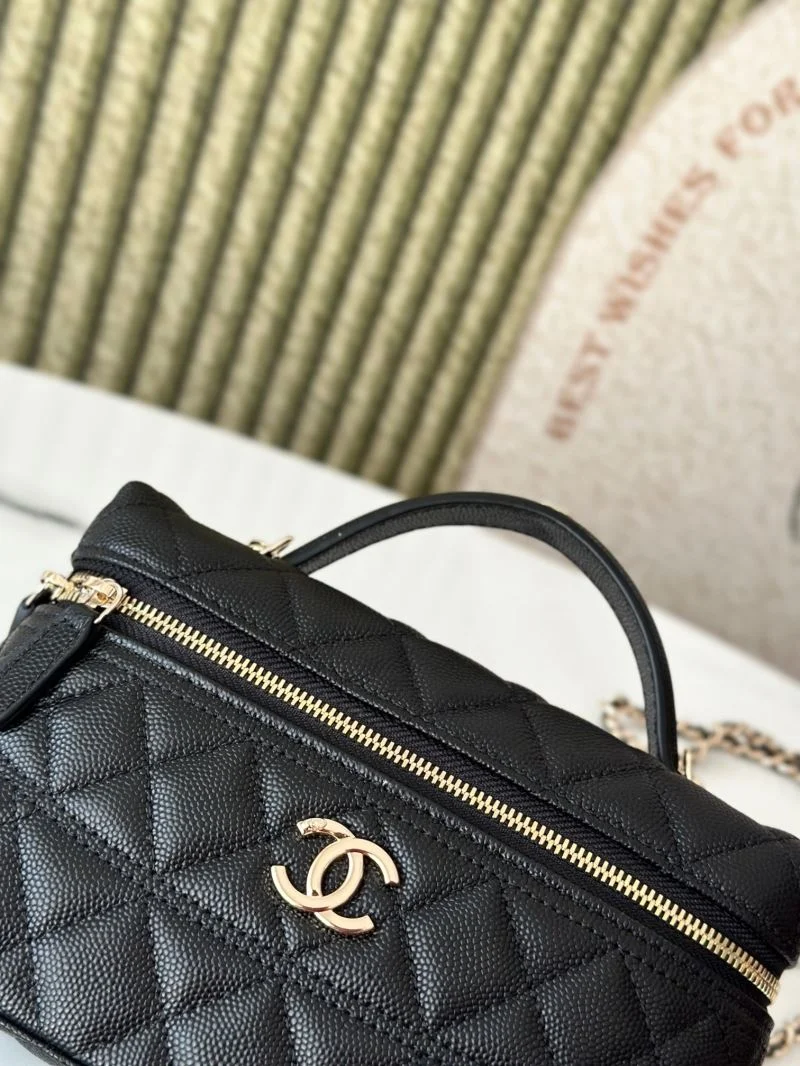 Top mirror Chanel Cosmetic Bags