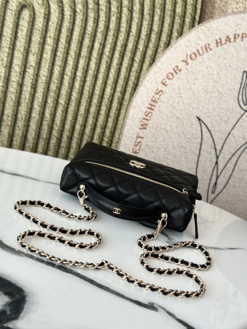 Top mirror Chanel Cosmetic Bags