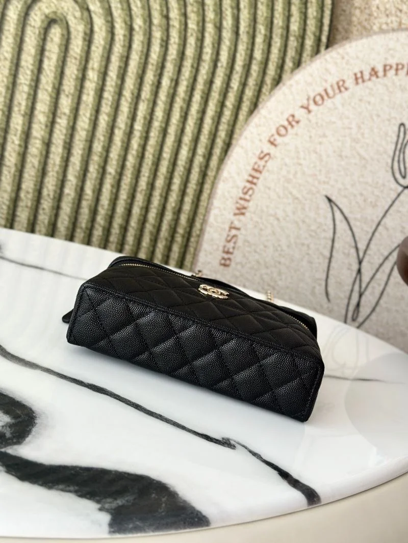 Top mirror Chanel Cosmetic Bags