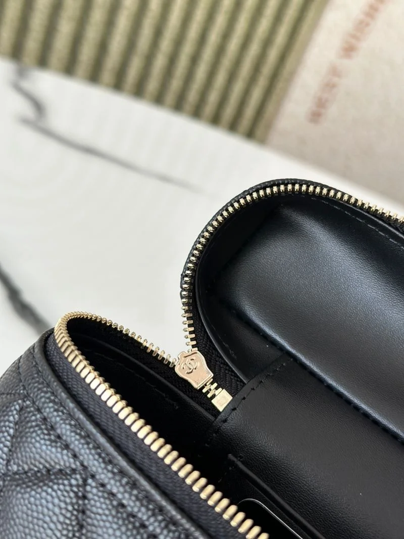 Top mirror Chanel Cosmetic Bags