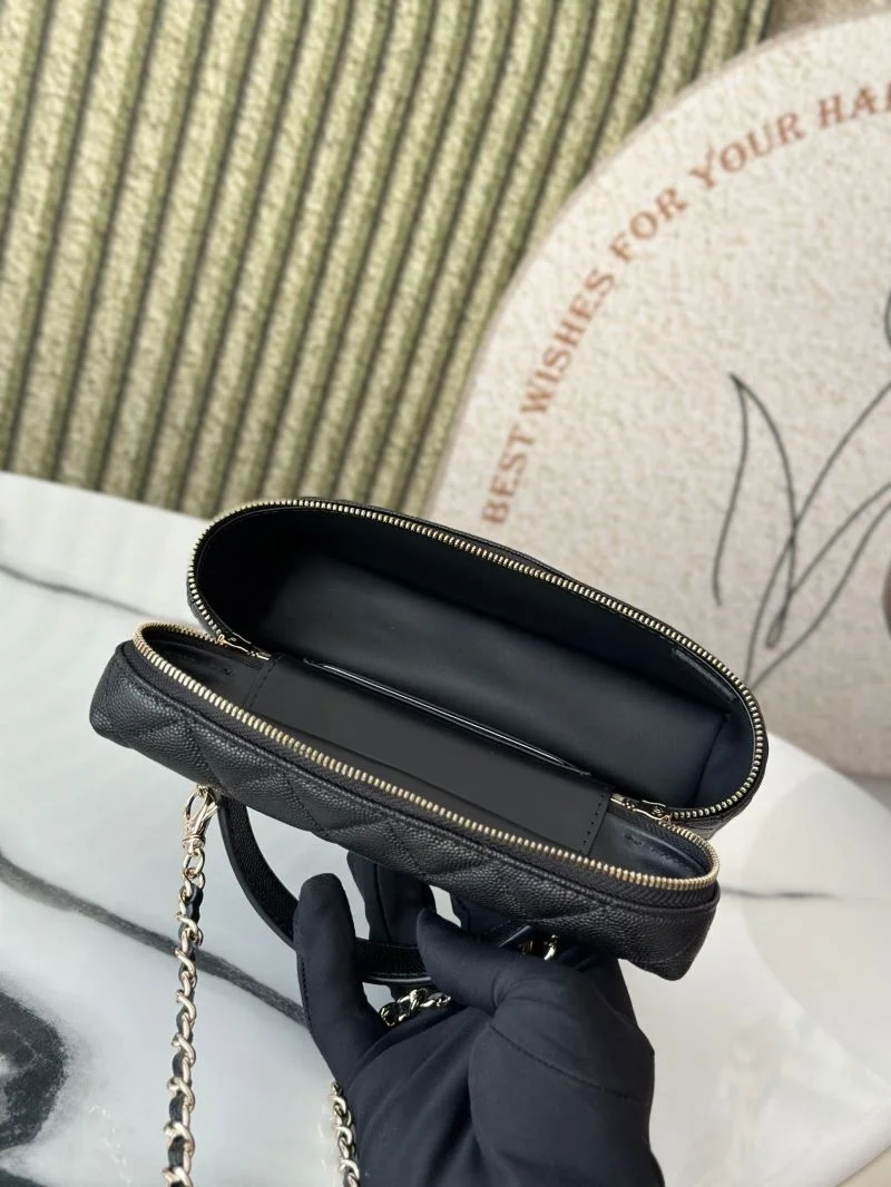Top mirror Chanel Cosmetic Bags