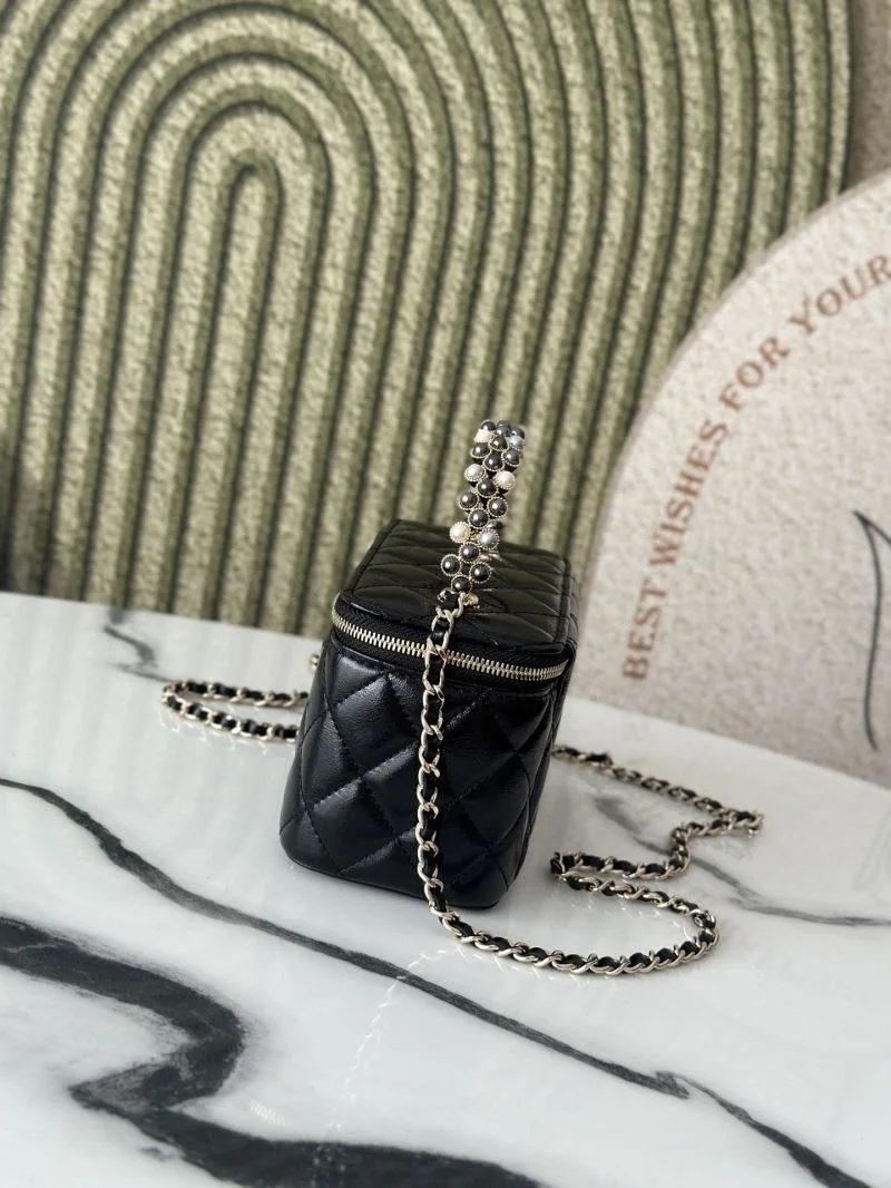 Top mirror Chanel Cosmetic Bags