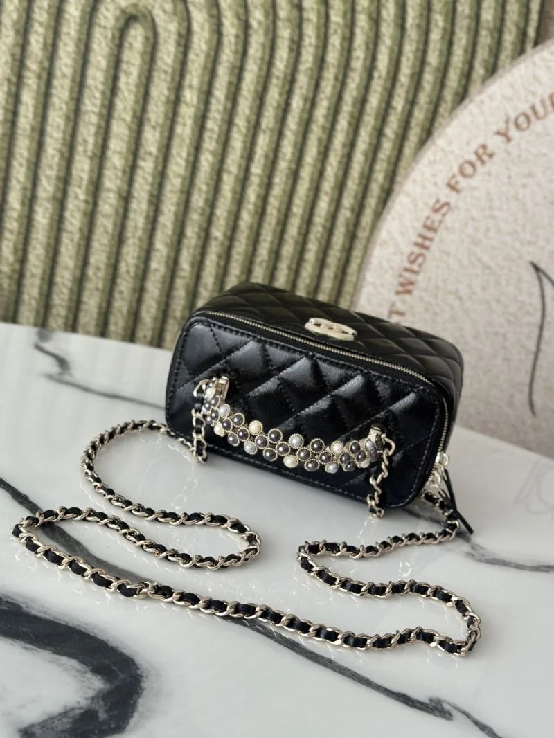 Top mirror Chanel Cosmetic Bags