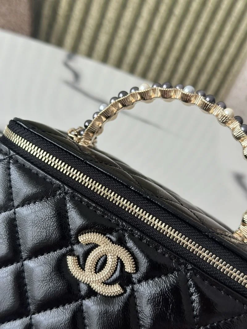 Top mirror Chanel Cosmetic Bags
