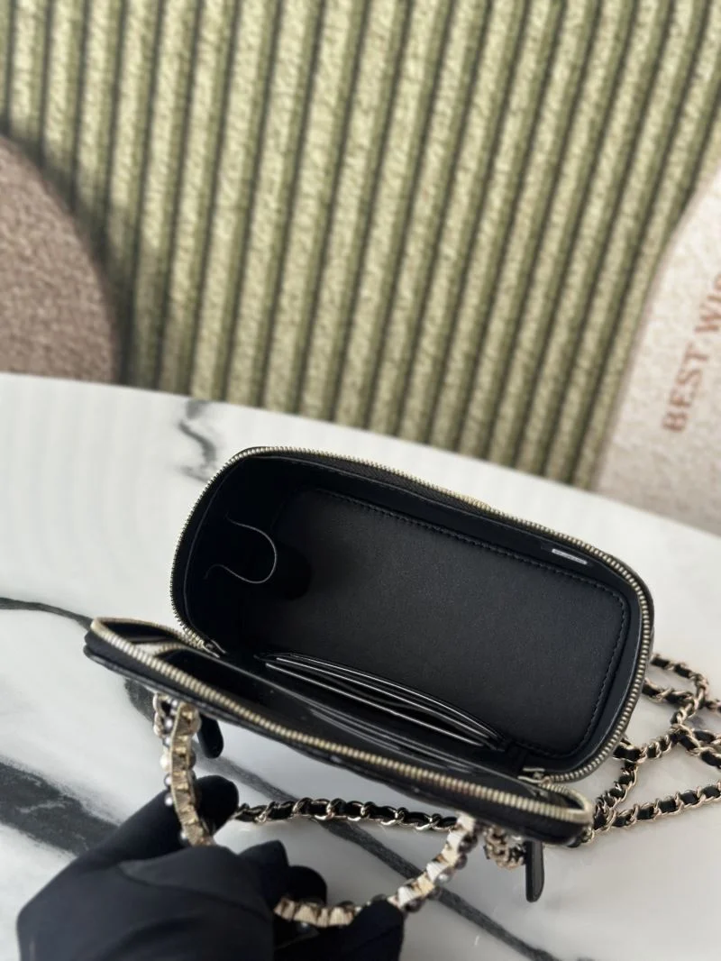 Top mirror Chanel Cosmetic Bags