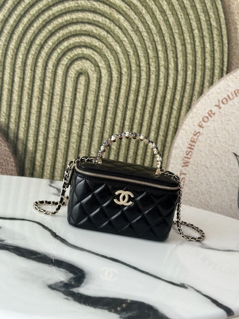 Top mirror Chanel Cosmetic Bags