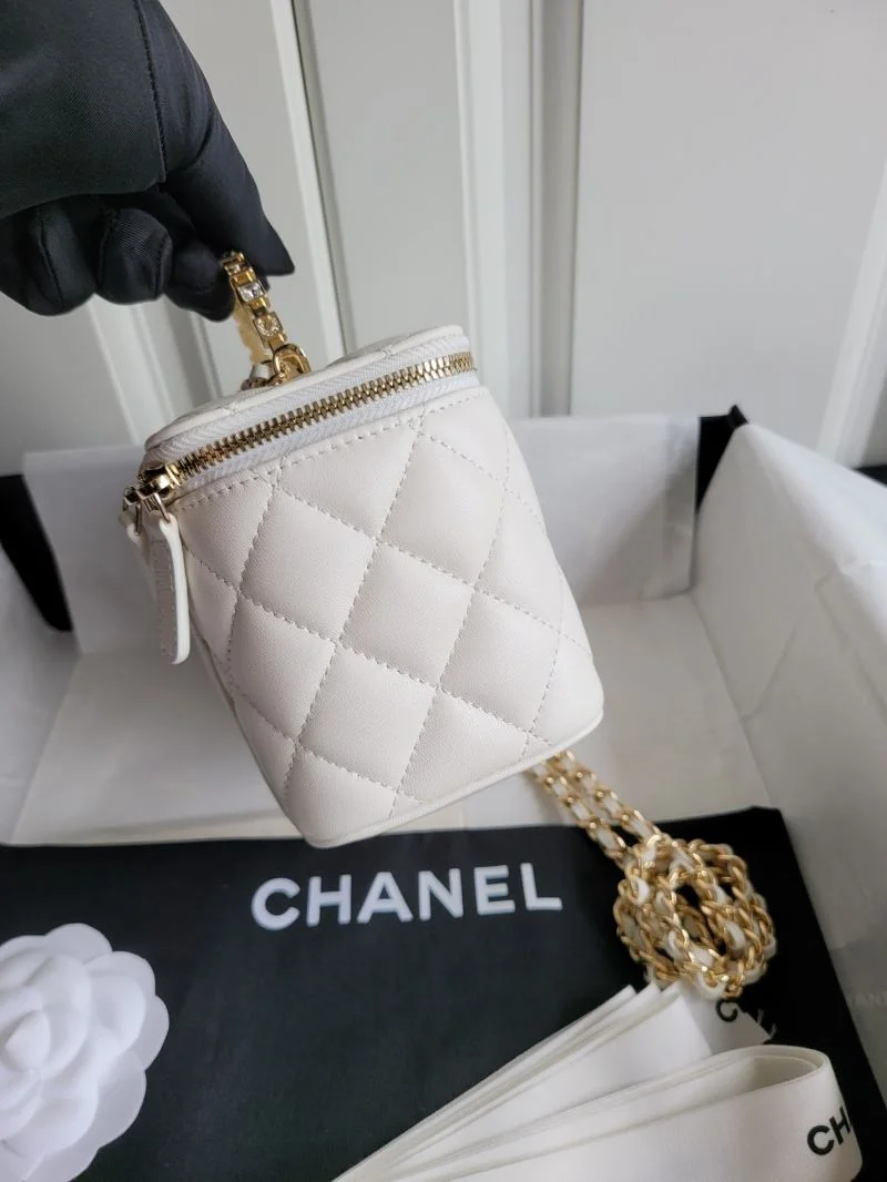 Top mirror Chanel Cosmetic Bags