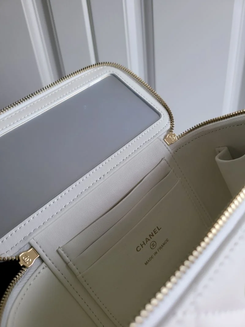 Top mirror Chanel Cosmetic Bags