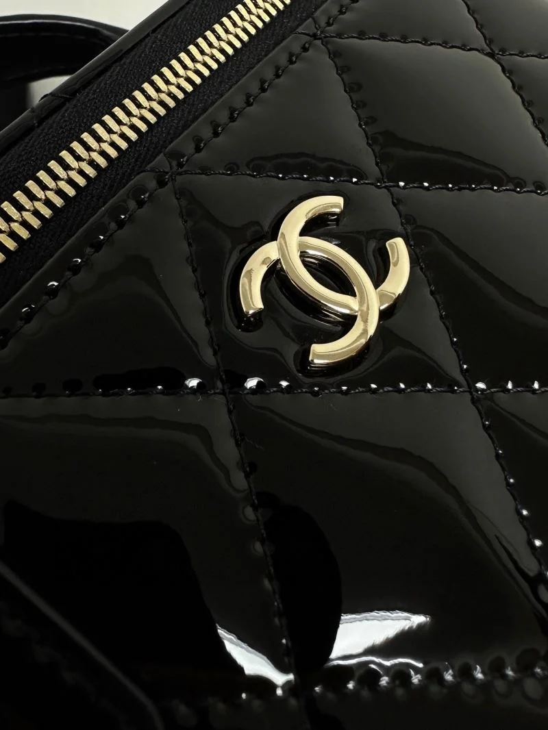 Top mirror Chanel Cosmetic Bags