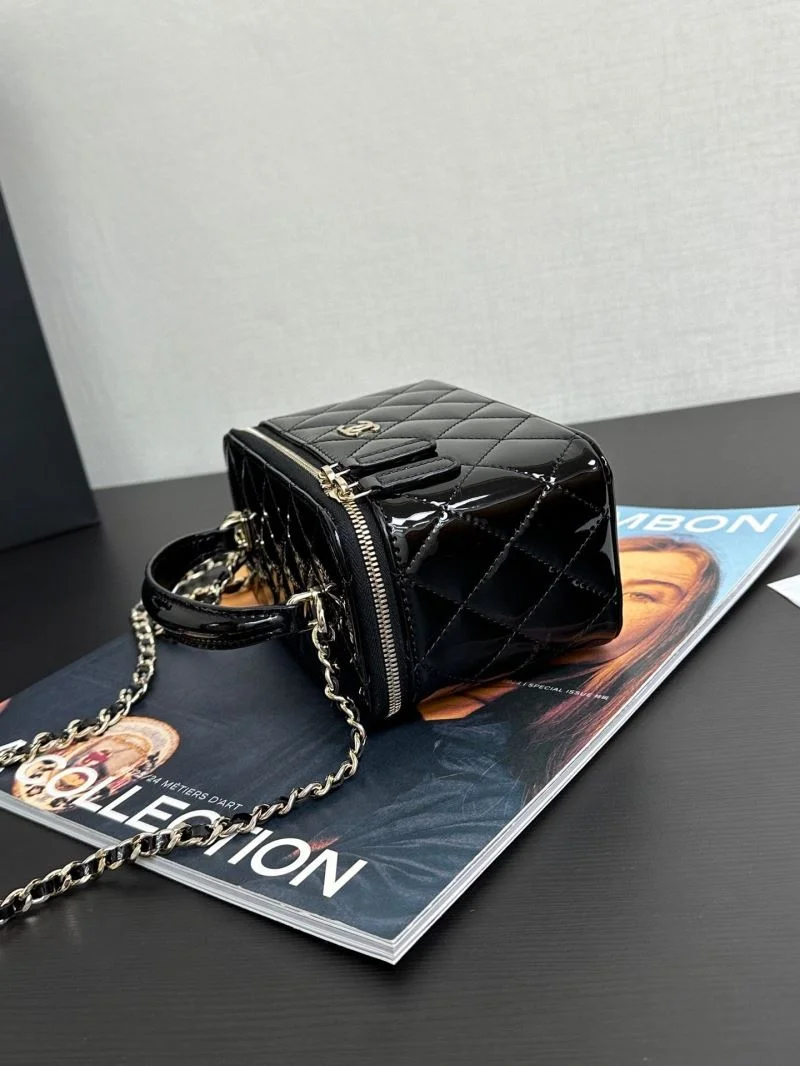 Top mirror Chanel Cosmetic Bags