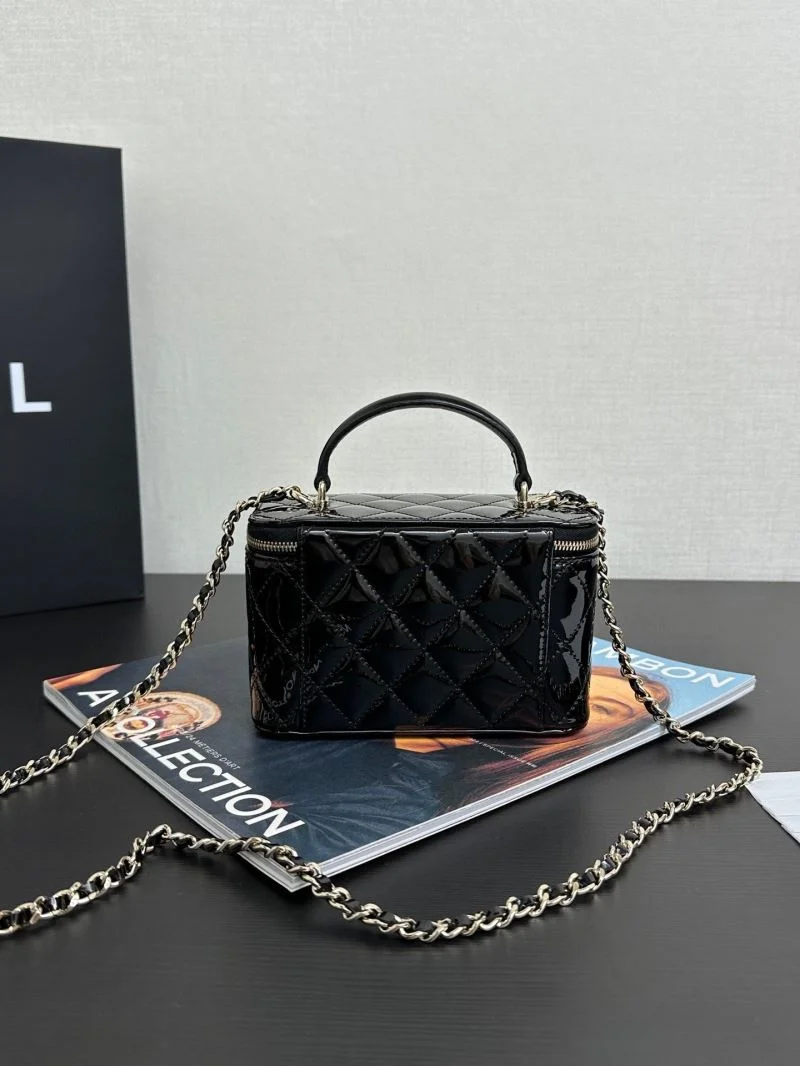 Top mirror Chanel Cosmetic Bags