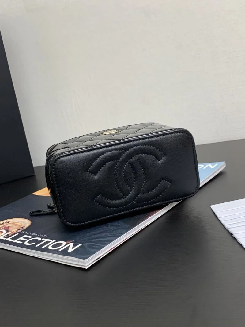 Top mirror Chanel Cosmetic Bags