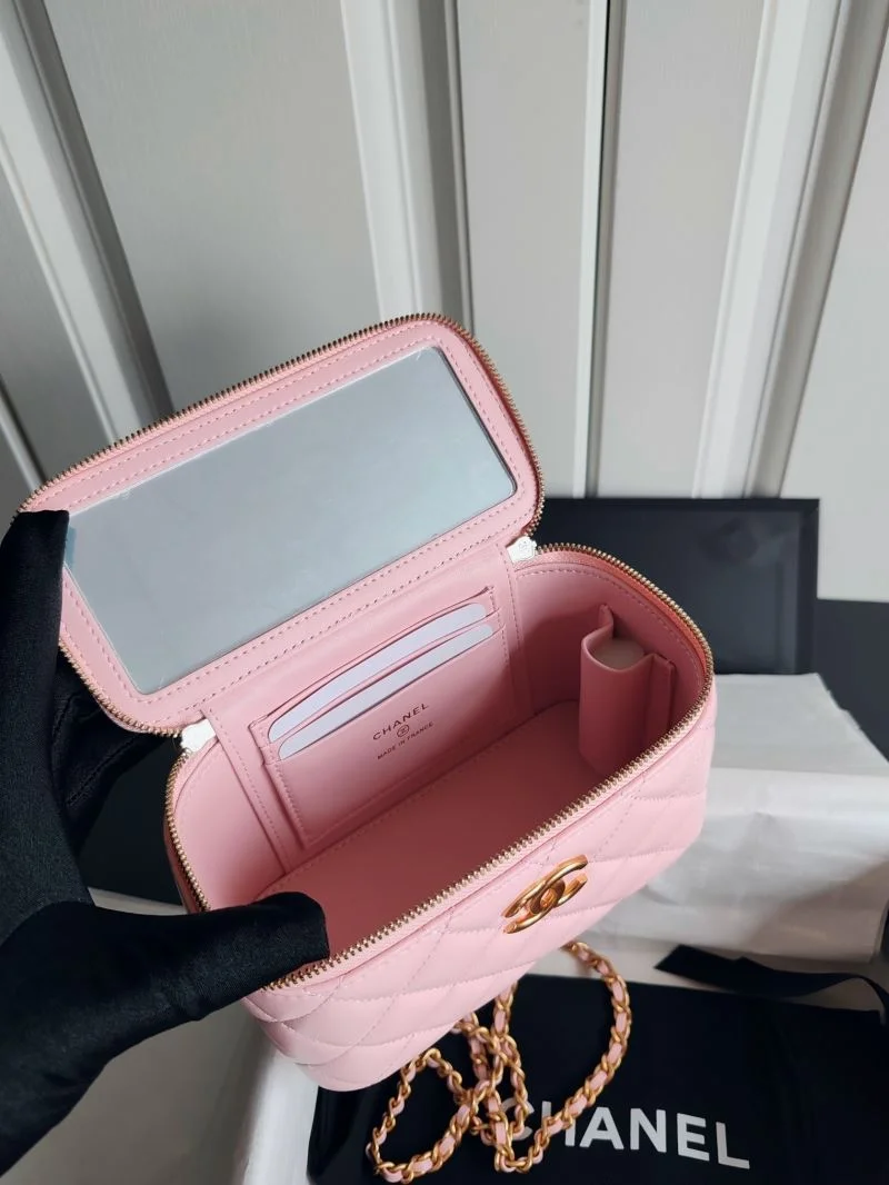 Top mirror Chanel Cosmetic Bags