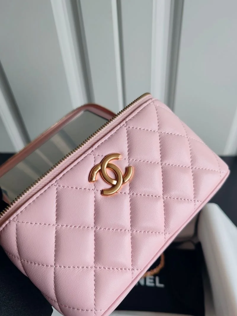 Top mirror Chanel Cosmetic Bags
