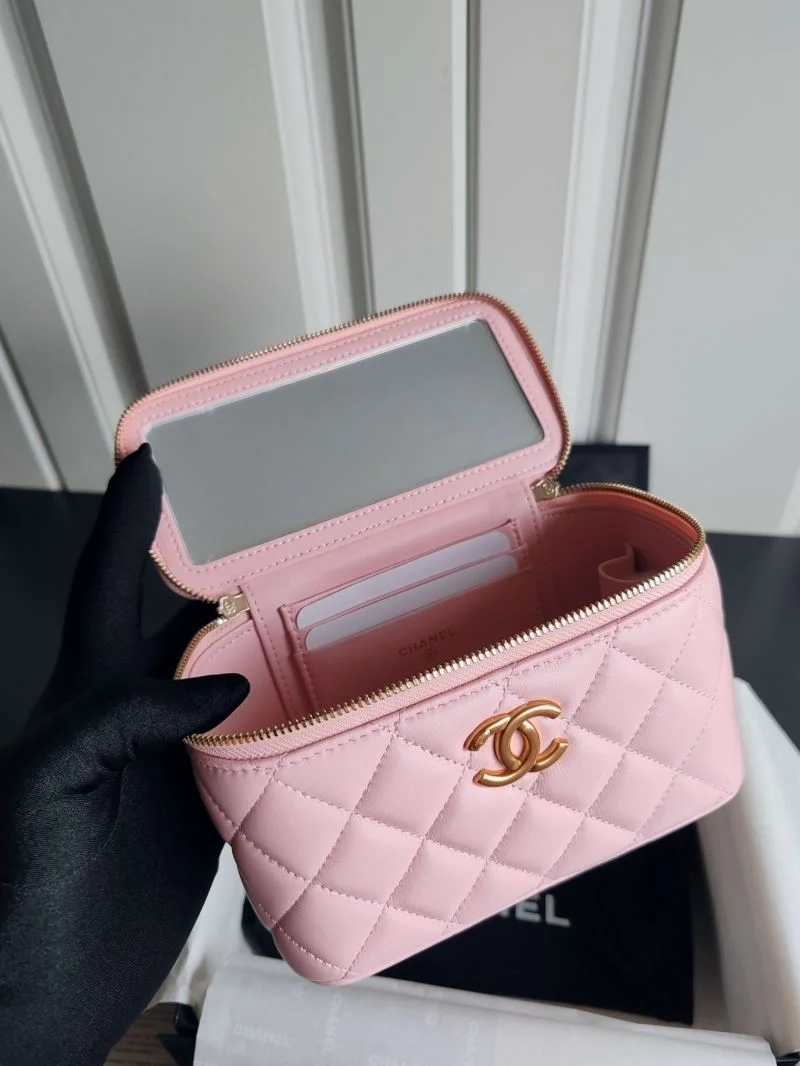 Top mirror Chanel Cosmetic Bags