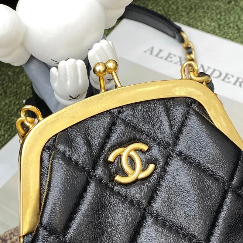 Cut-rate Chanel Cosmetic Bags