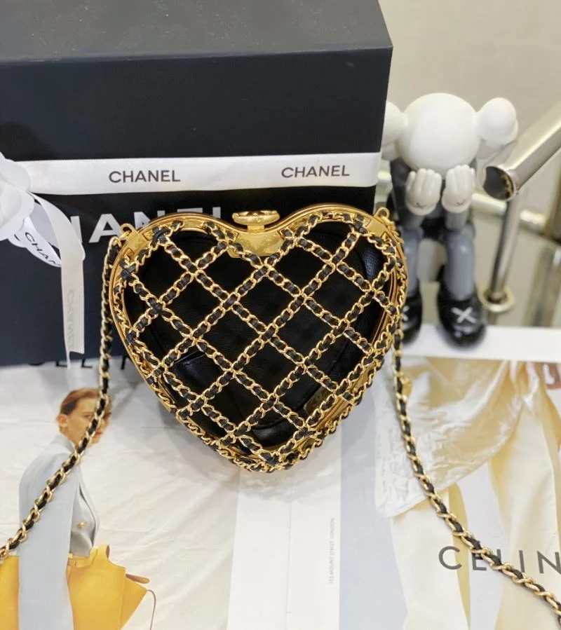 Top mirror Chanel Cosmetic Bags