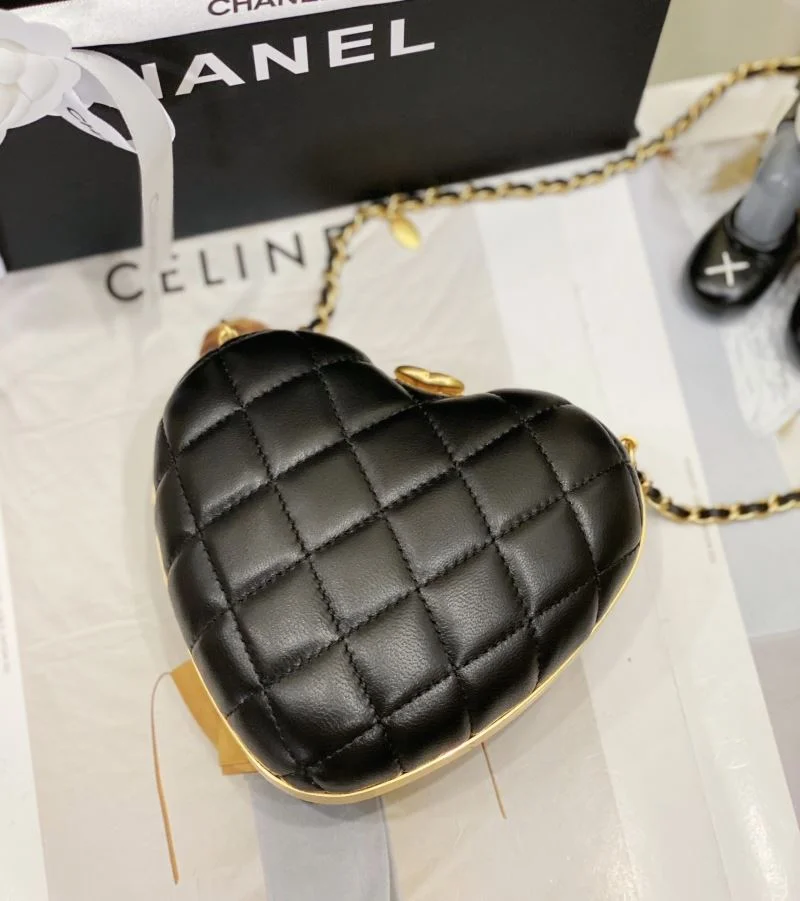 Top mirror Chanel Cosmetic Bags