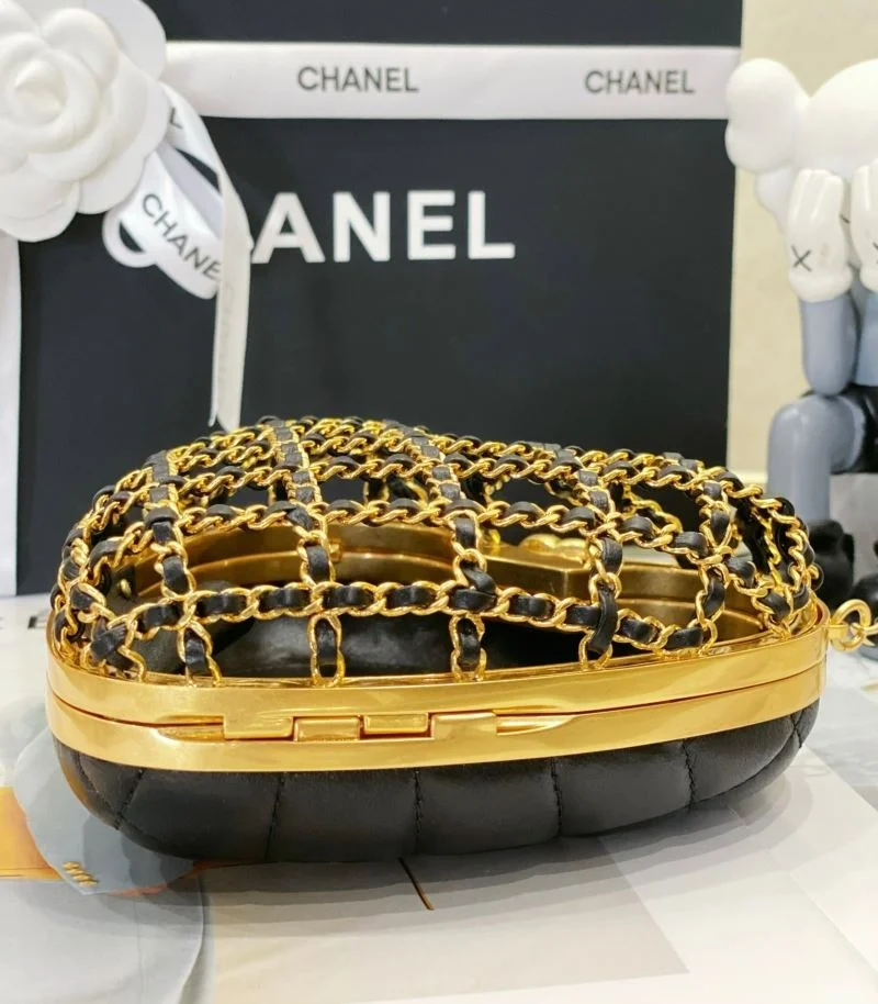 Top mirror Chanel Cosmetic Bags