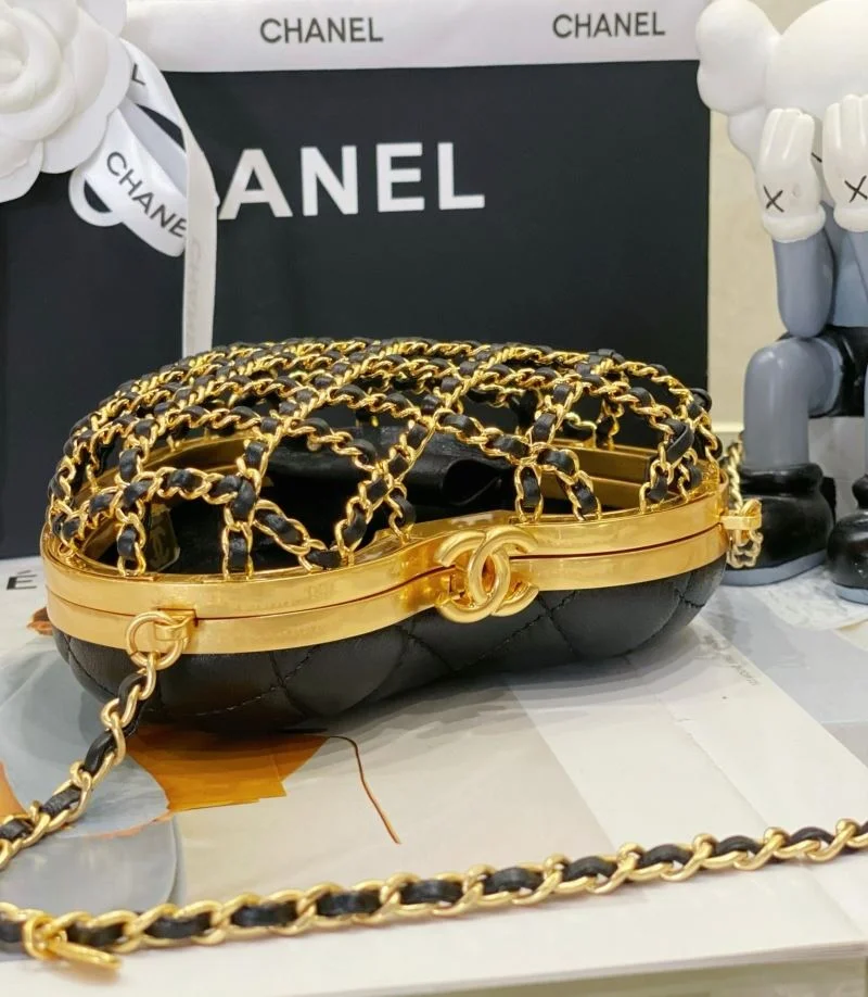 Top mirror Chanel Cosmetic Bags