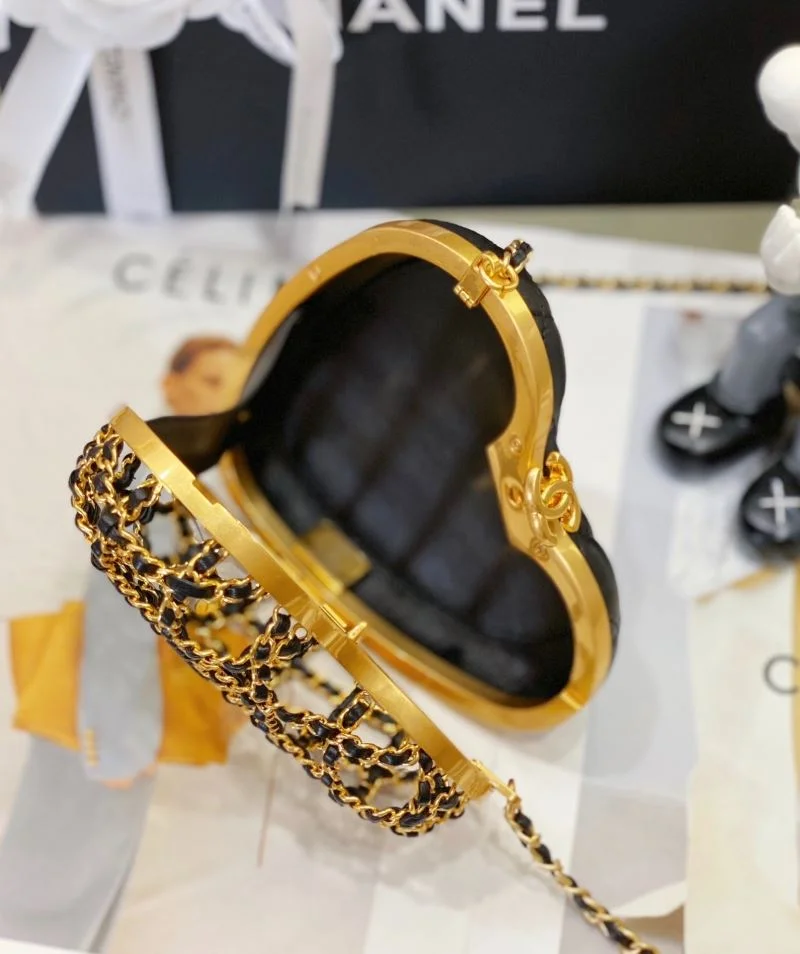 Top mirror Chanel Cosmetic Bags