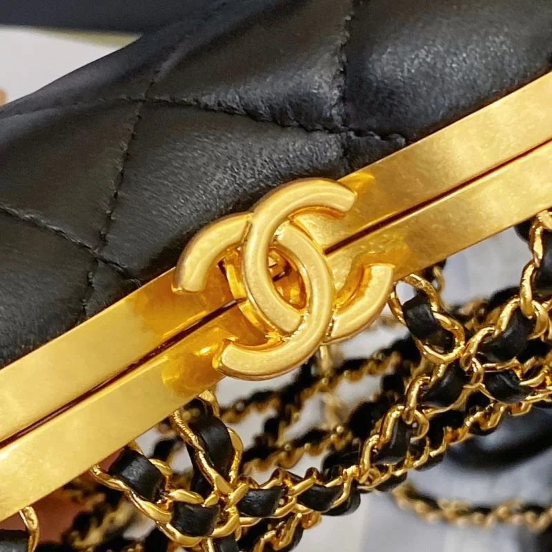 Top mirror Chanel Cosmetic Bags