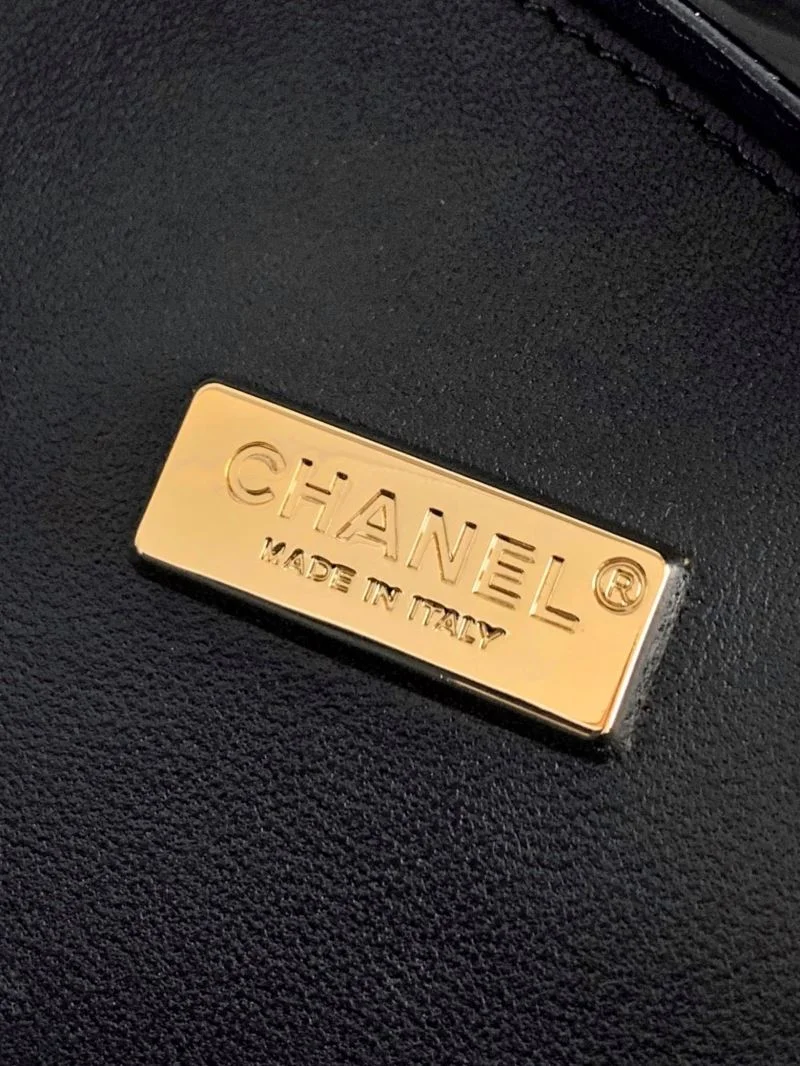 Top mirror Chanel Cosmetic Bags
