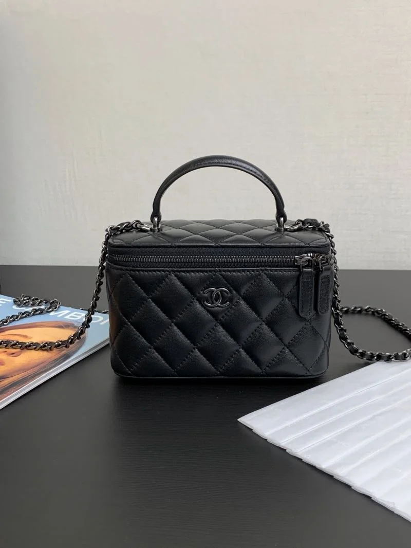 Top mirror Chanel Cosmetic Bags