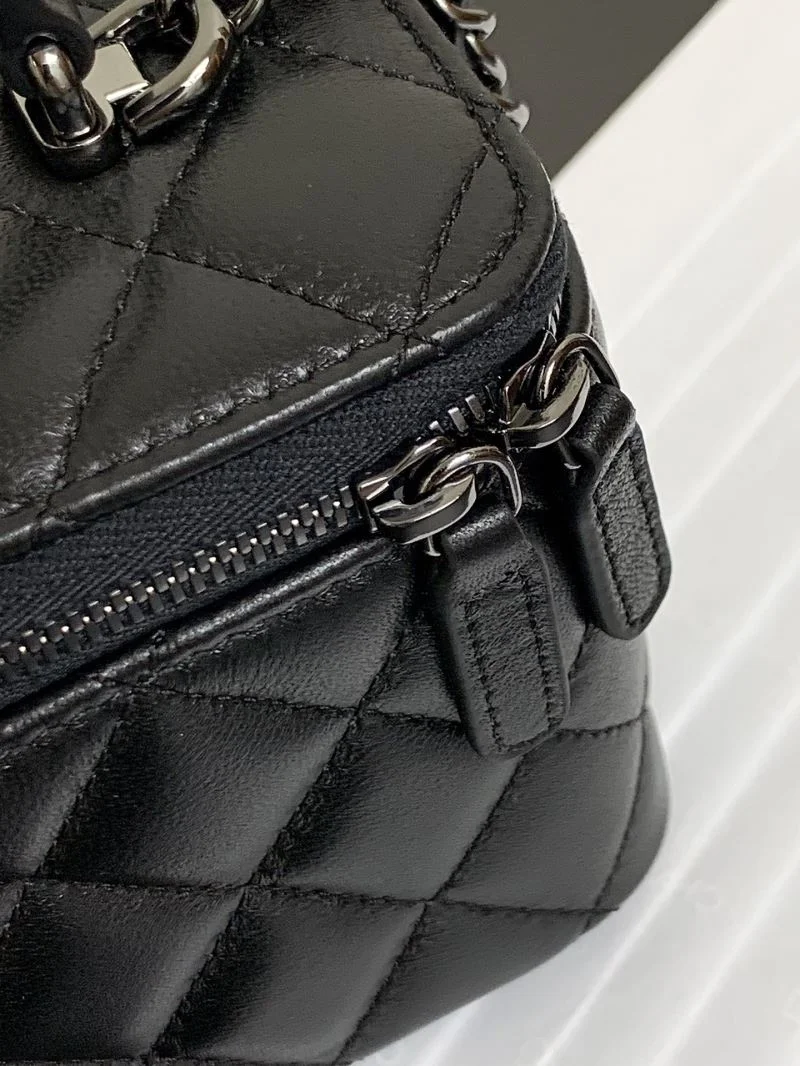 Top mirror Chanel Cosmetic Bags
