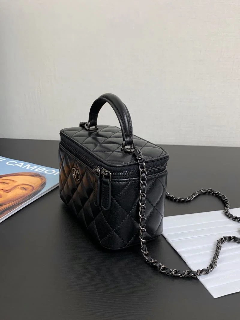 Top mirror Chanel Cosmetic Bags