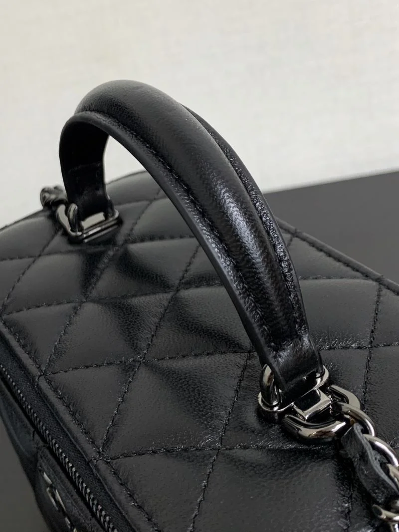 Top mirror Chanel Cosmetic Bags