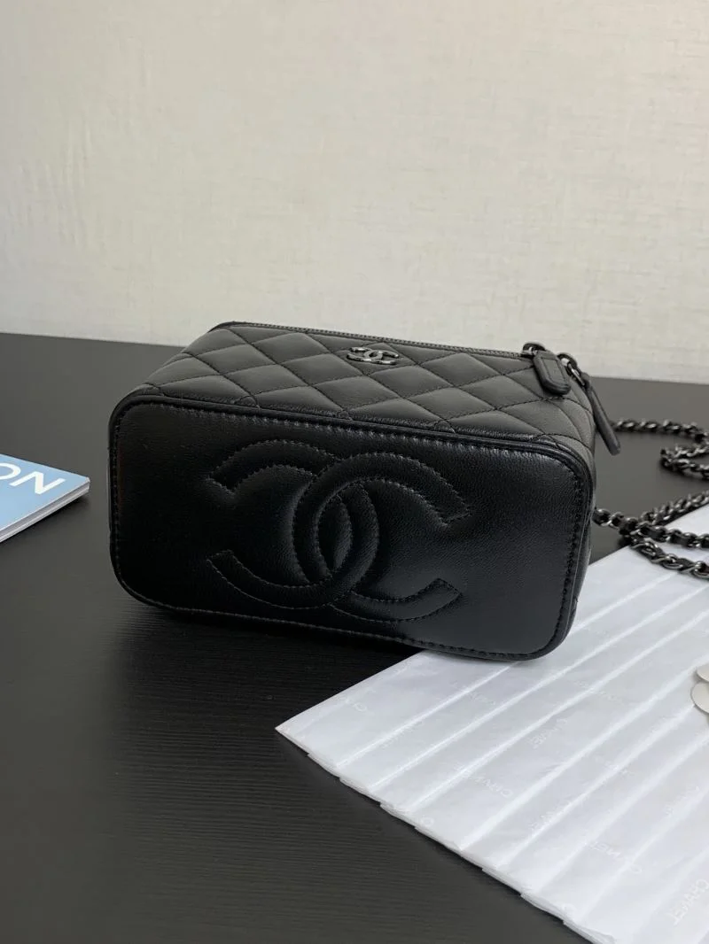 Top mirror Chanel Cosmetic Bags
