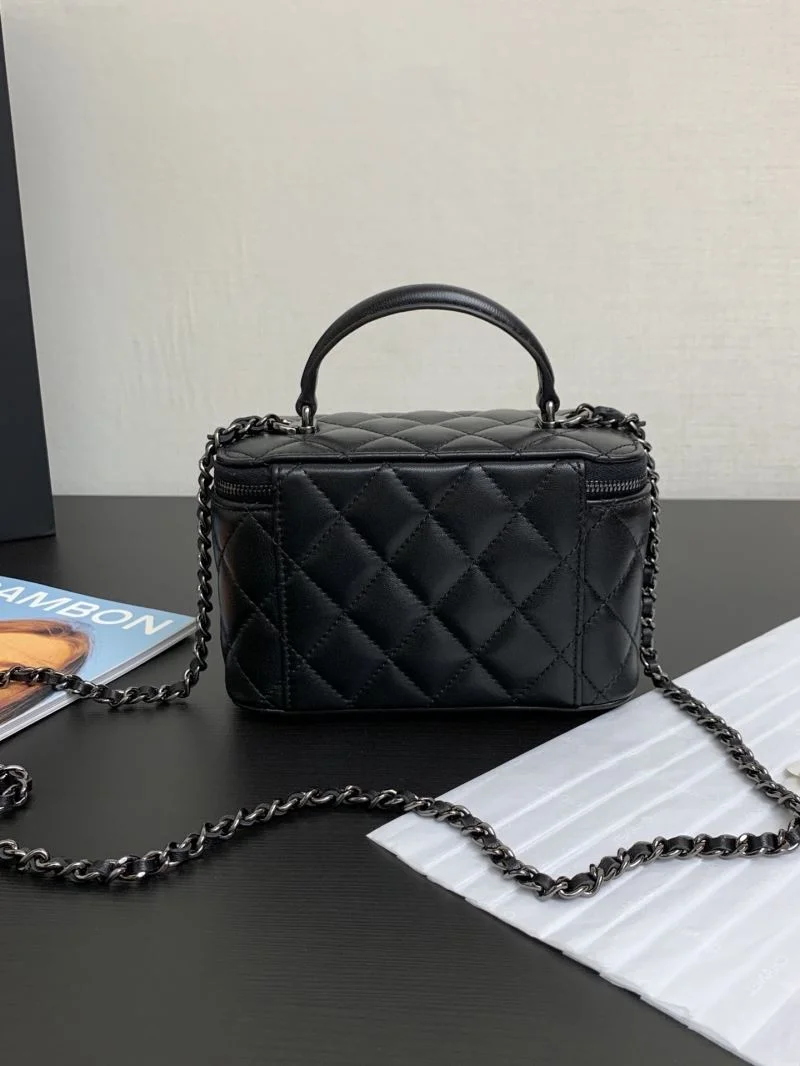 Top mirror Chanel Cosmetic Bags