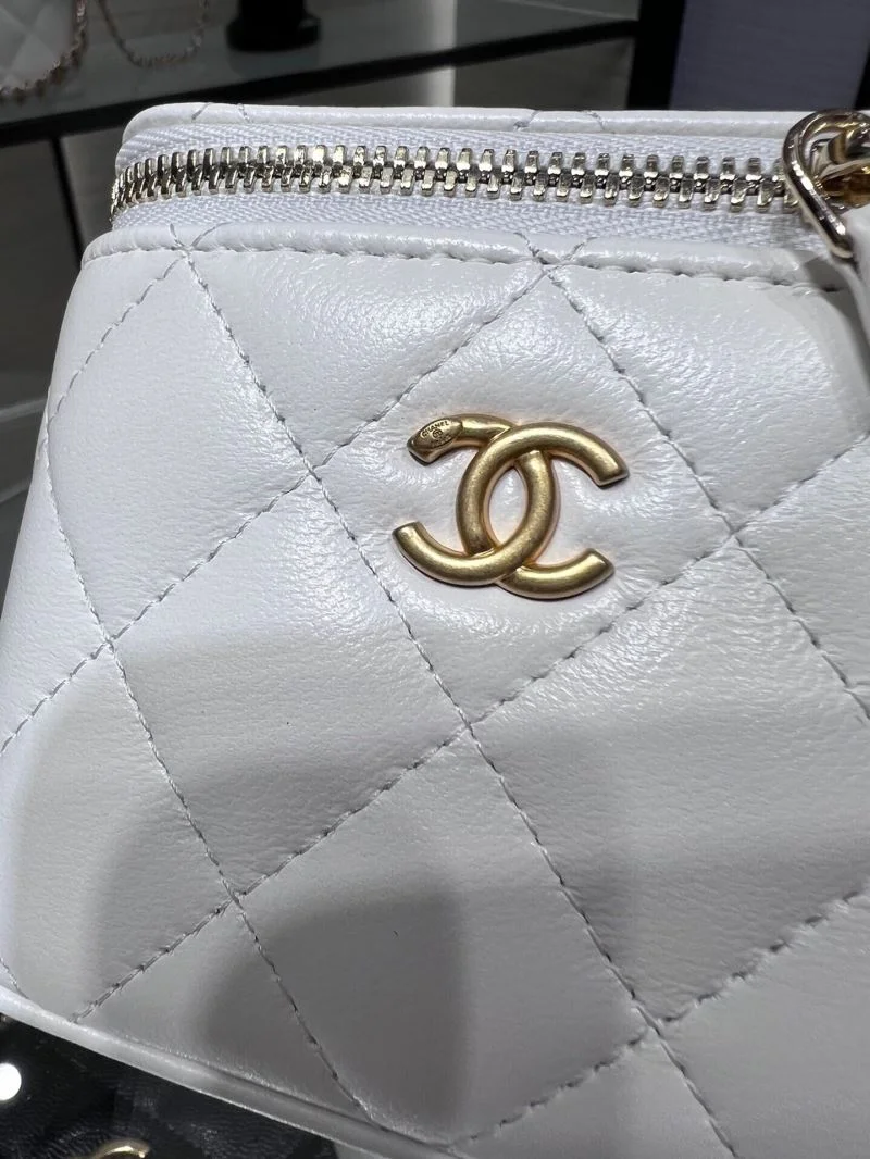 Cut-rate Chanel Cosmetic Bags